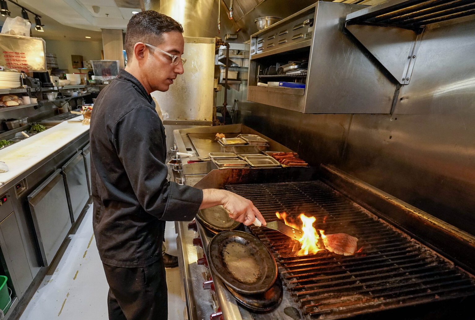 At Bluewater Grill, the focus is on fish | North Central News